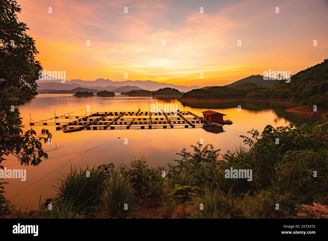 Nui Coc Lake is a beautiful natural attraction located in Thai Nguyen ...