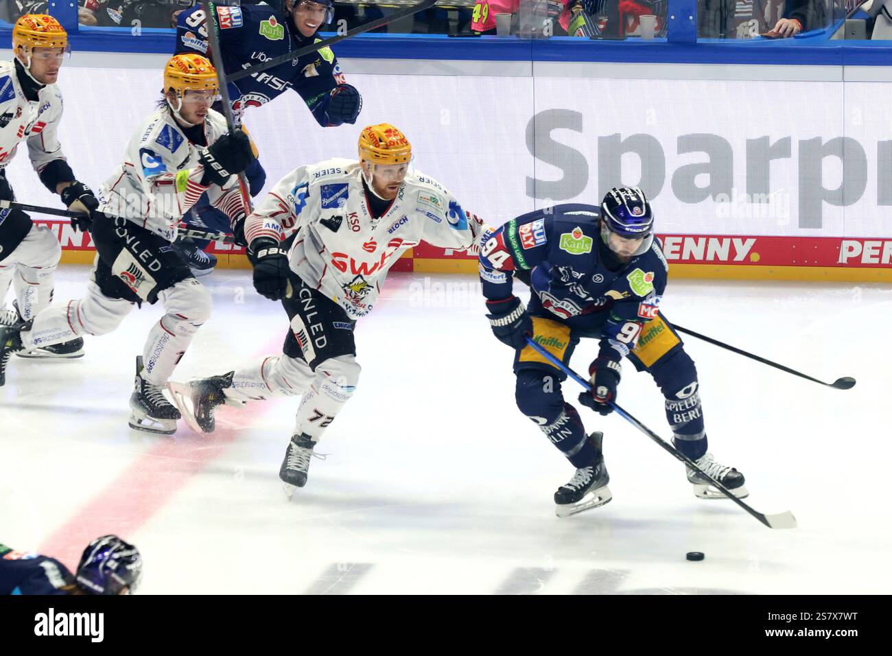 Berlin, Deutschland. 19th Jan, 2025. 19.01.2025, Uber-Arena, Berlin, DEU, DEL, 1.EBL, Eisbaeren ...