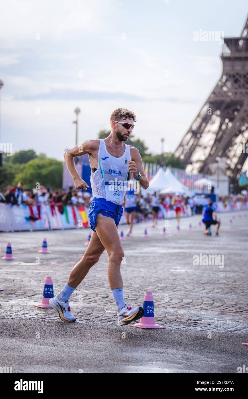 Maria Perez participating in the 20 Kilometer Race Walk at the Paris ...