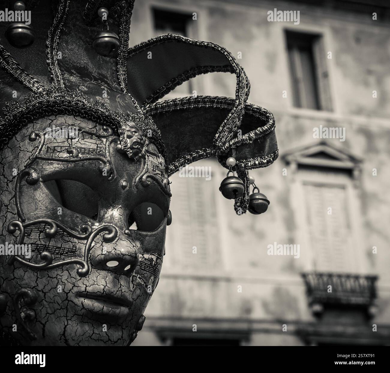 Musical mask. Venetian music carnival mask and old palazzo at ...