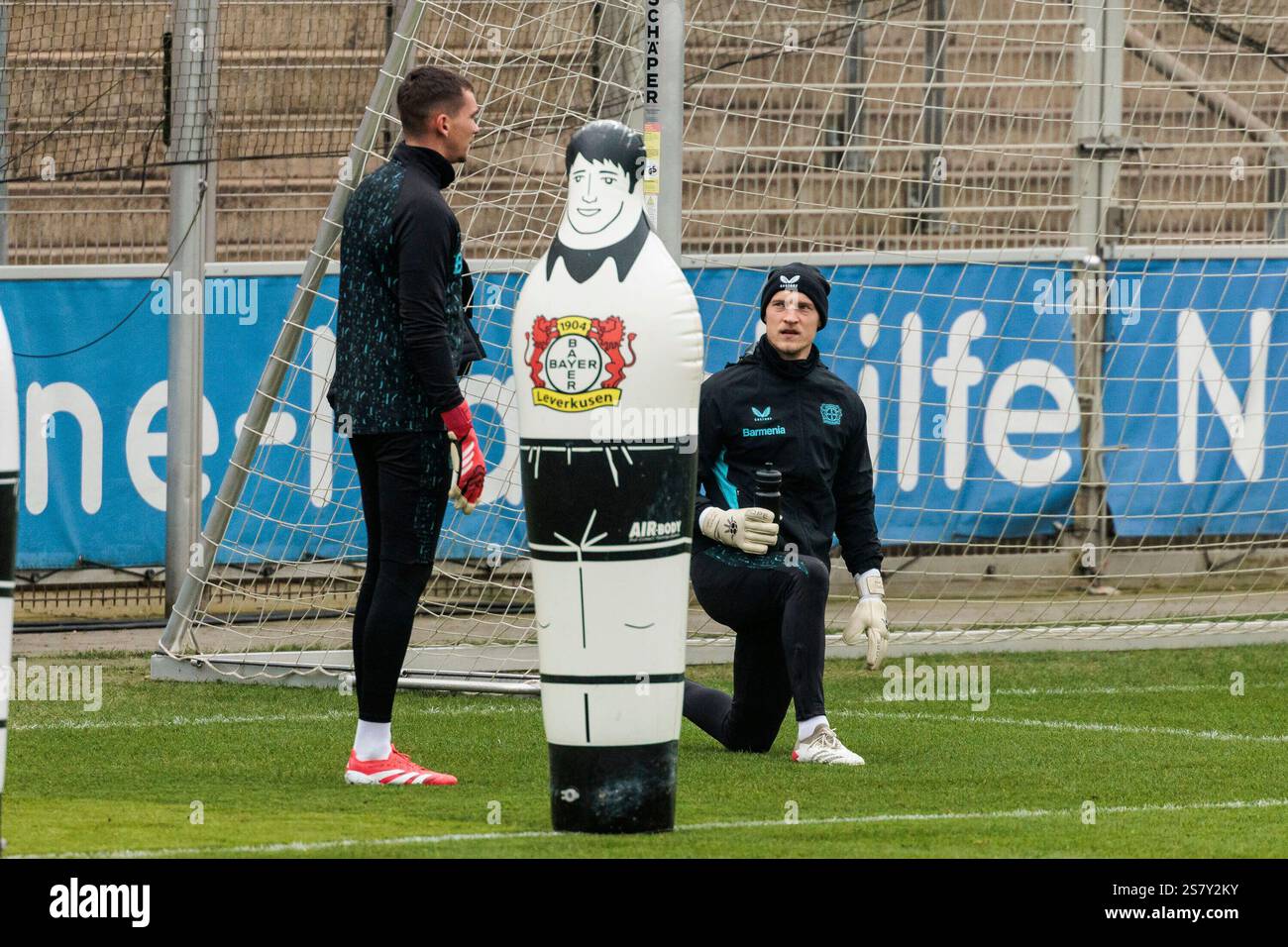 Leverkusen, Deutschland. 20th Jan, 2025. Matej Kovar (Bayer 04 Leverkusen, 17), Niklas Lomb ...