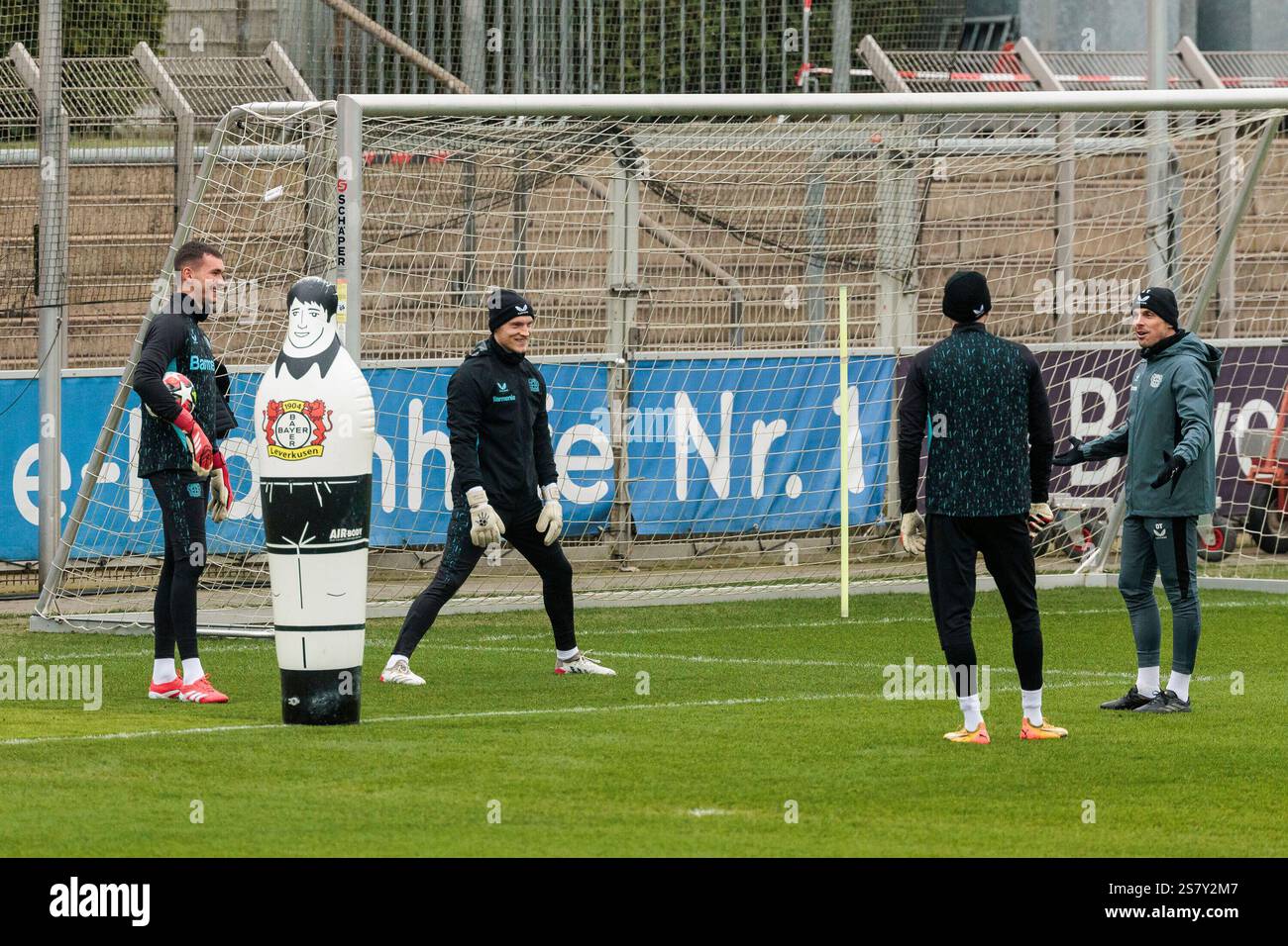Leverkusen, Deutschland. 20th Jan, 2025. Matej Kovar (Bayer 04 Leverkusen, 17), Niklas Lomb ...