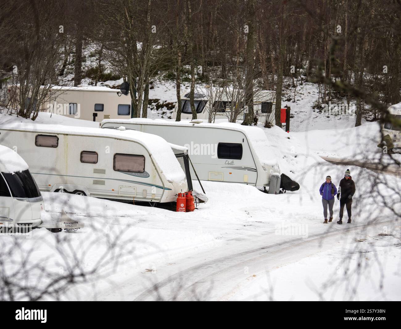 Caravans in the snow in Aviemore, Cairngorms, Scotland, UK Stock Photo ...