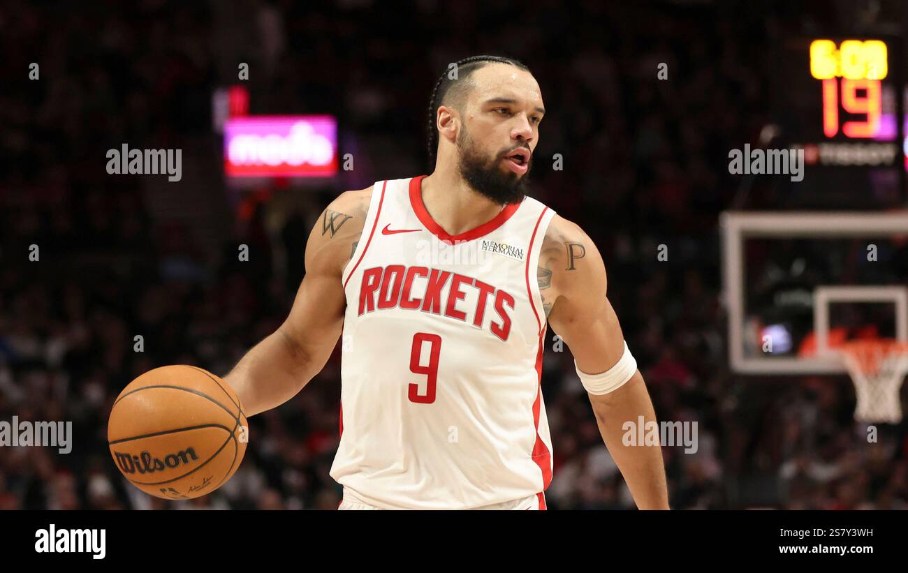Houston Rockets forward Dillon Brooks (9) plays during an NBA ...