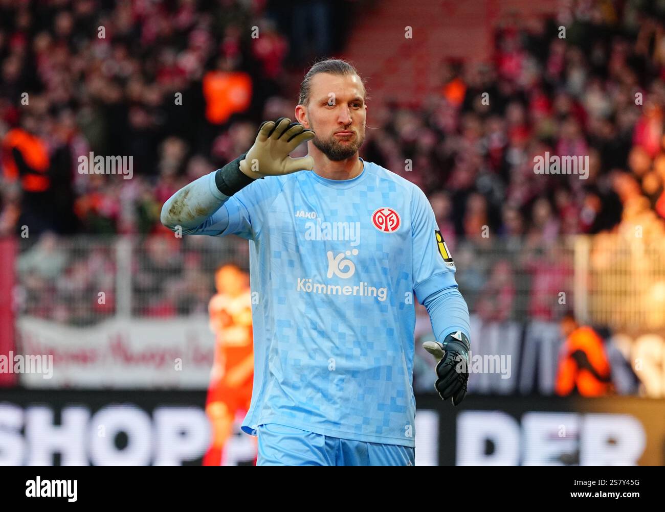 January 19 2025: Robin Zentner of 1.FSV Mainz 05 looks on during a 1 ...