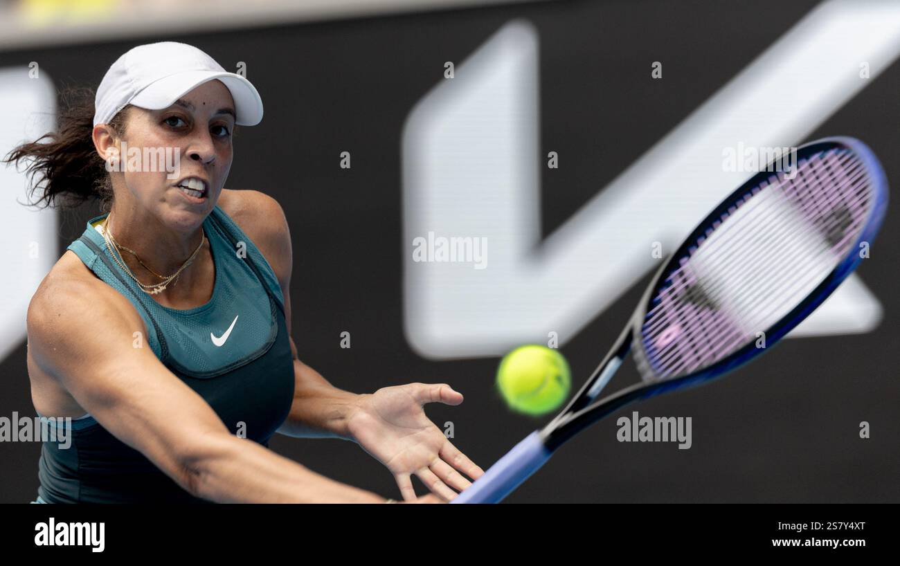 (250120) -- MELBOURNE, Jan. 20, 2025 (Xinhua) -- Madison Keys hits a ...