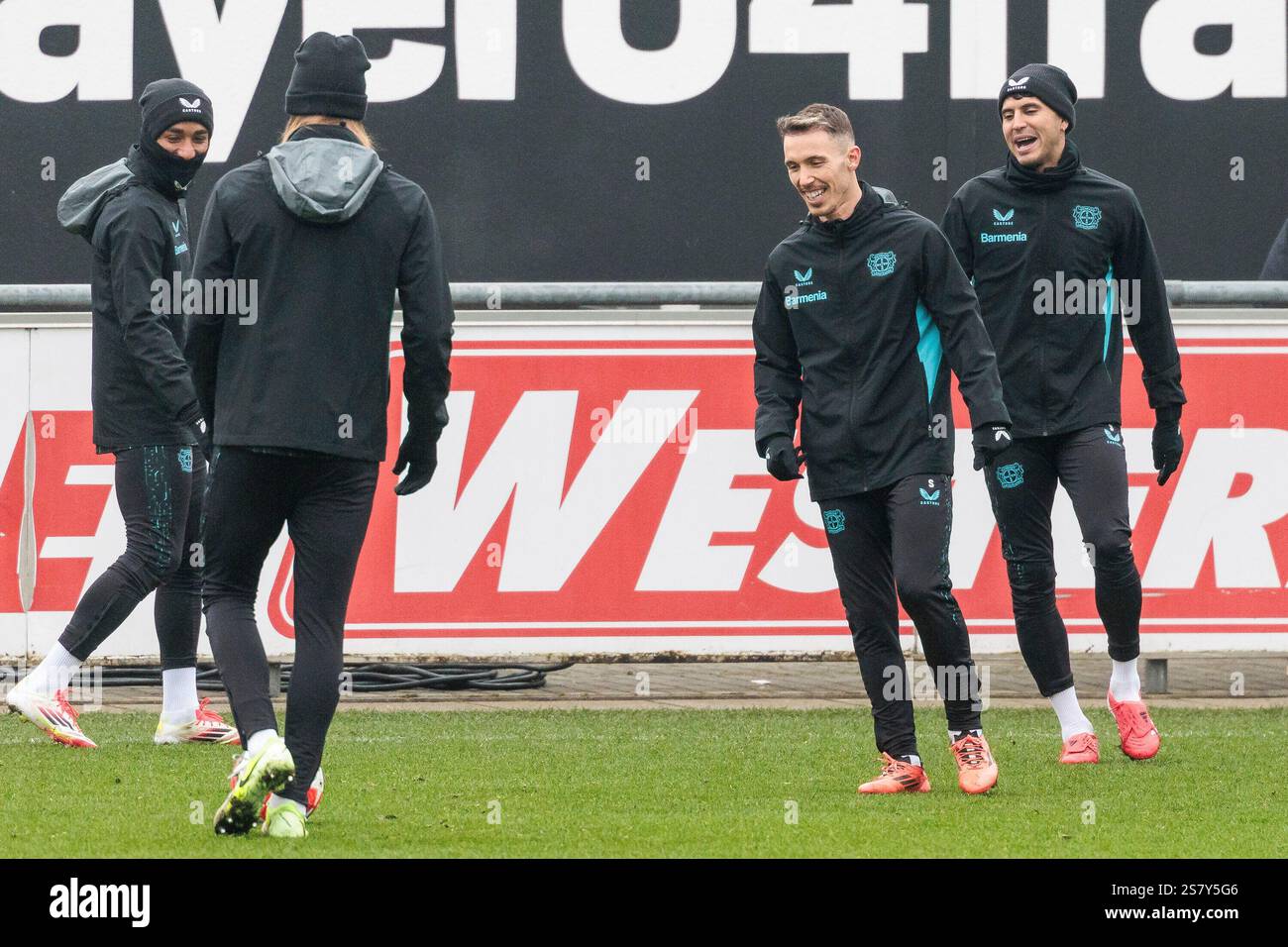 Leverkusen, Deutschland. 20th Jan, 2025. Alejandro Grimaldo (Bayer 04 Leverkusen, 20) lachend ...
