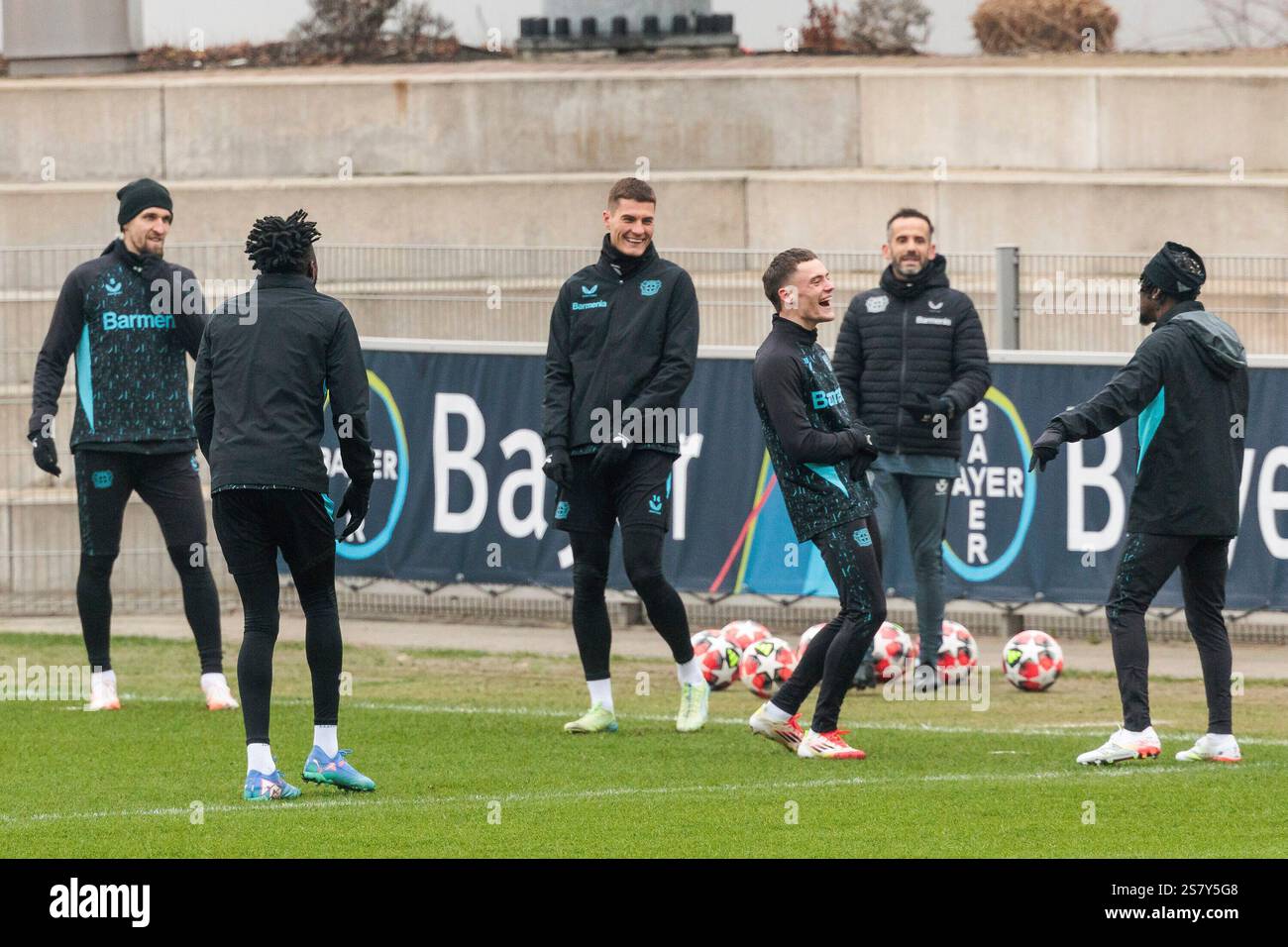 Leverkusen, Deutschland. 20th Jan, 2025. Florian Wirtz (Bayer 04 Leverkusen, 10) lachend UEFA ...