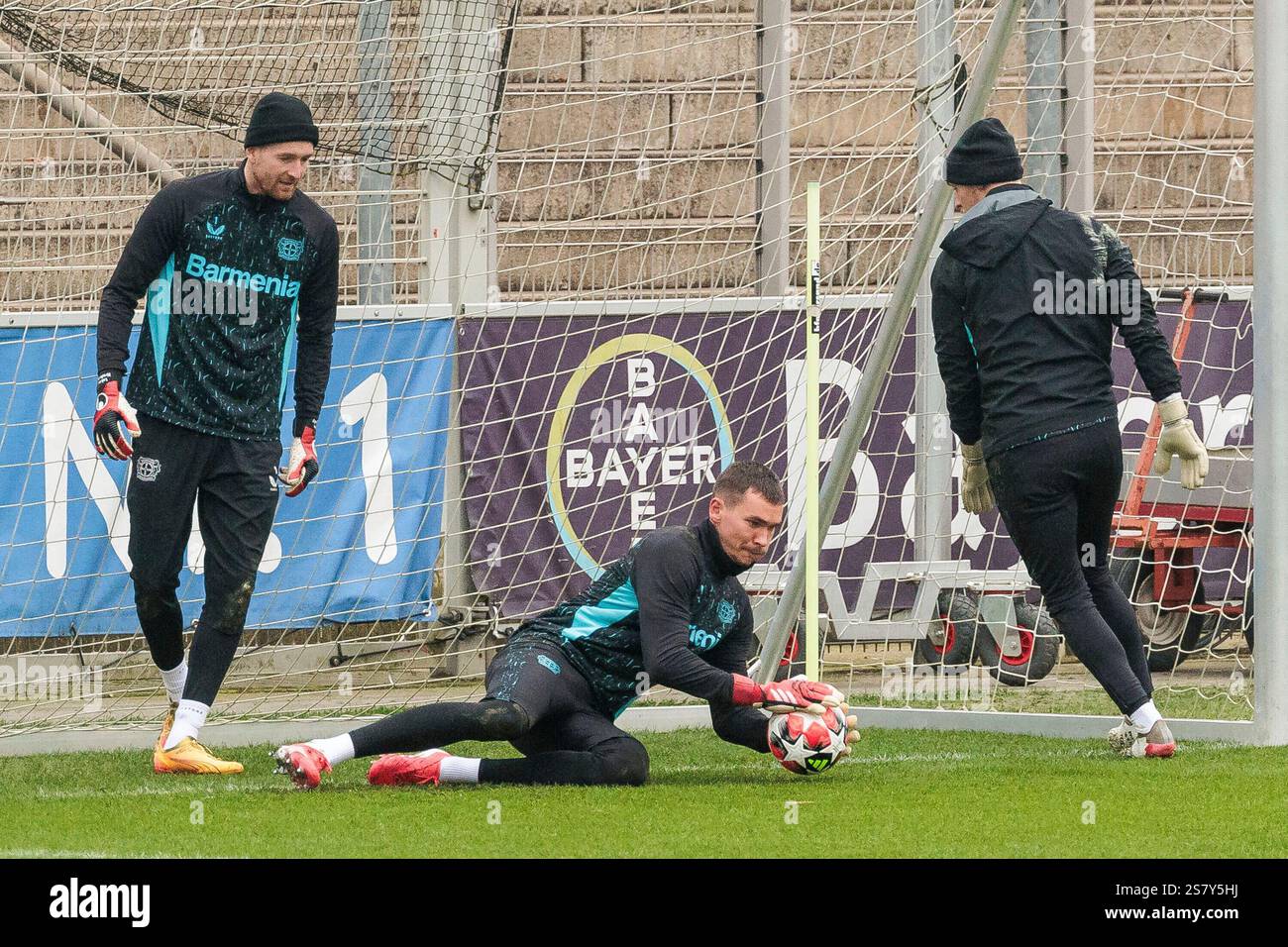 Leverkusen, Deutschland. 20th Jan, 2025. Matej Kovar (Bayer 04 Leverkusen, 17) mit Ball UEFA ...