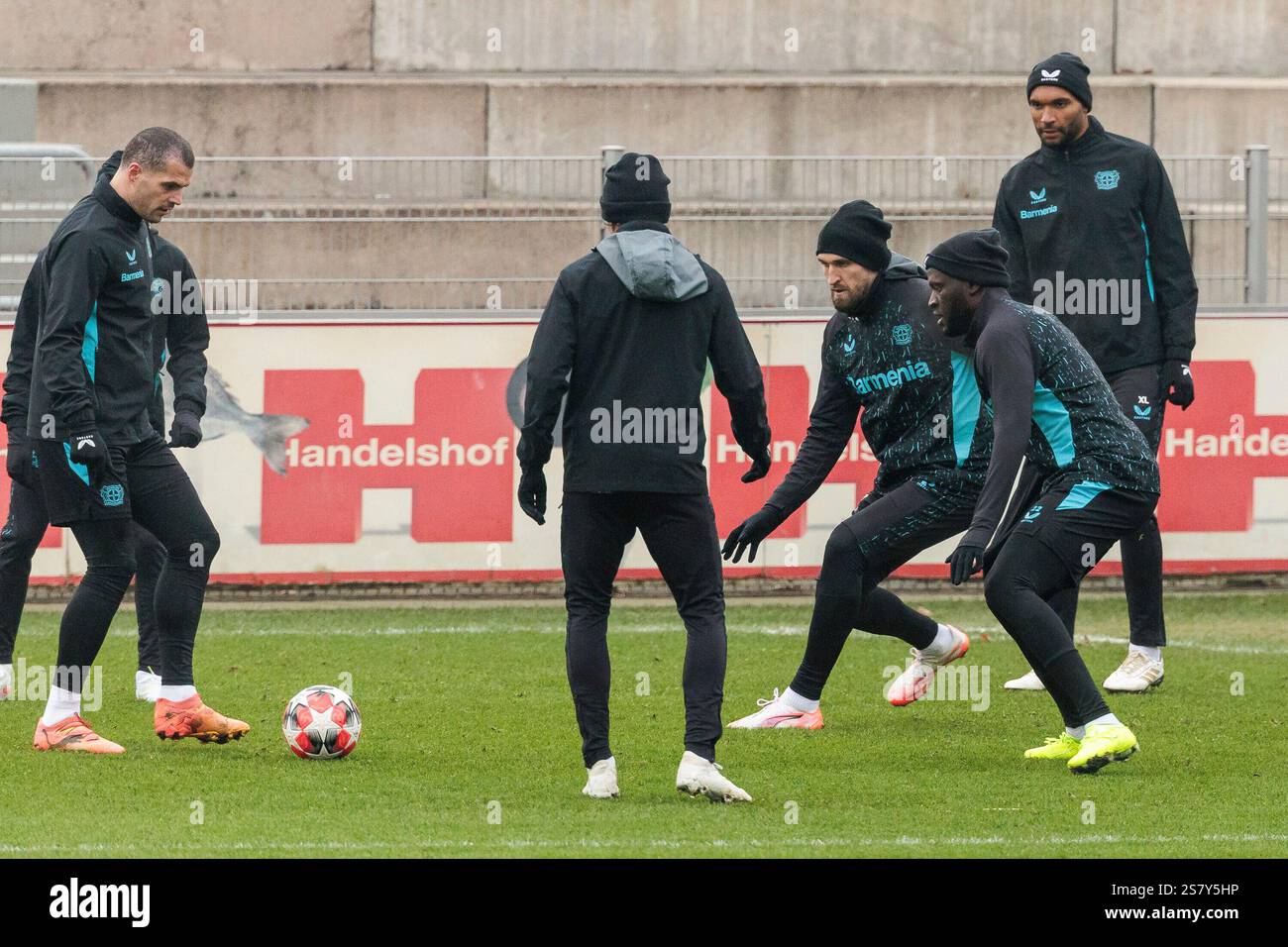 Leverkusen, Deutschland. 20th Jan, 2025. Granit Xhaka (Bayer 04 Leverkusen, 34), Robert Andrich ...