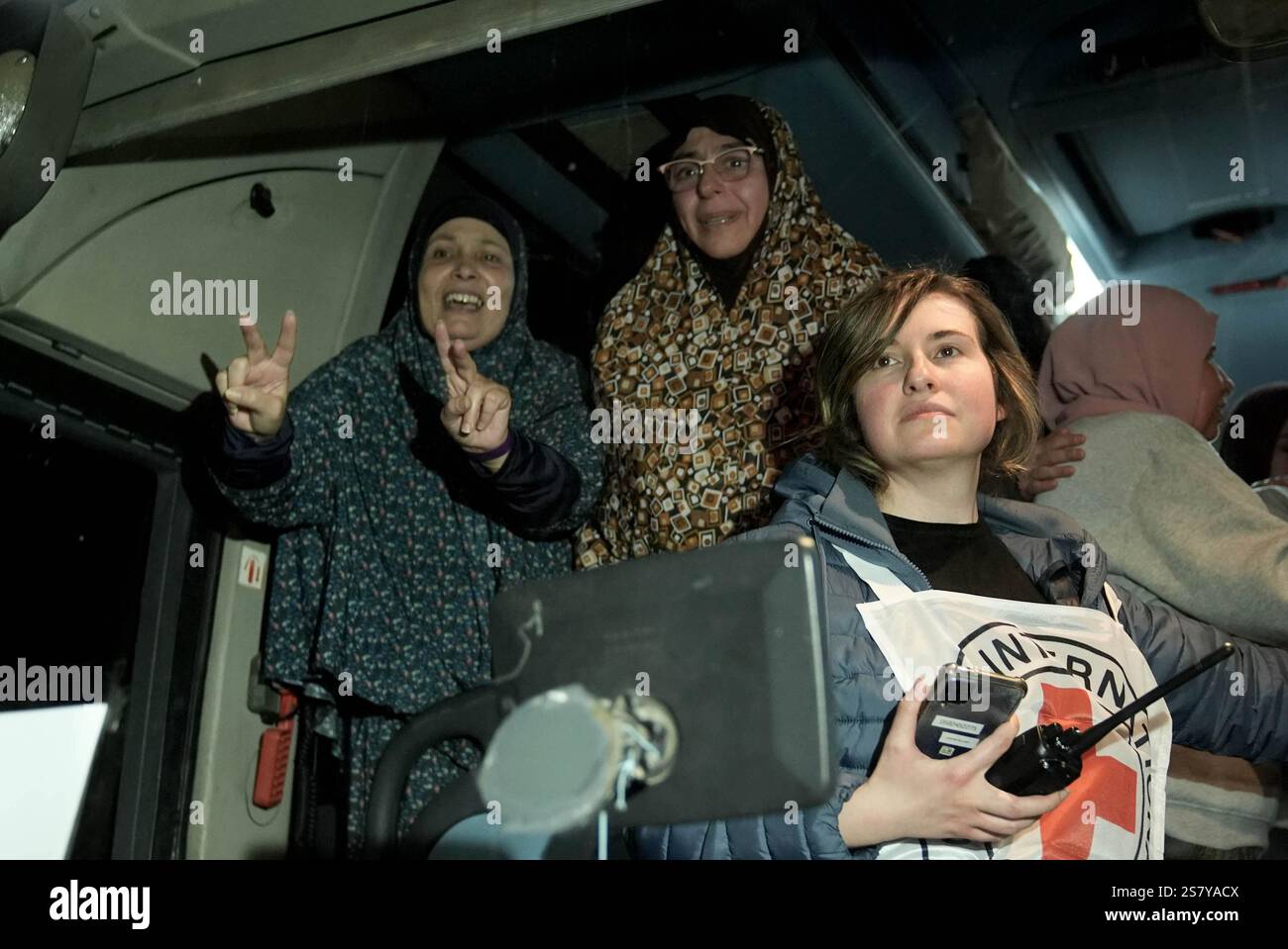 Beitunia, Gaza. 20th Jan, 2025. Palestinian prisoners (back) flash the ...