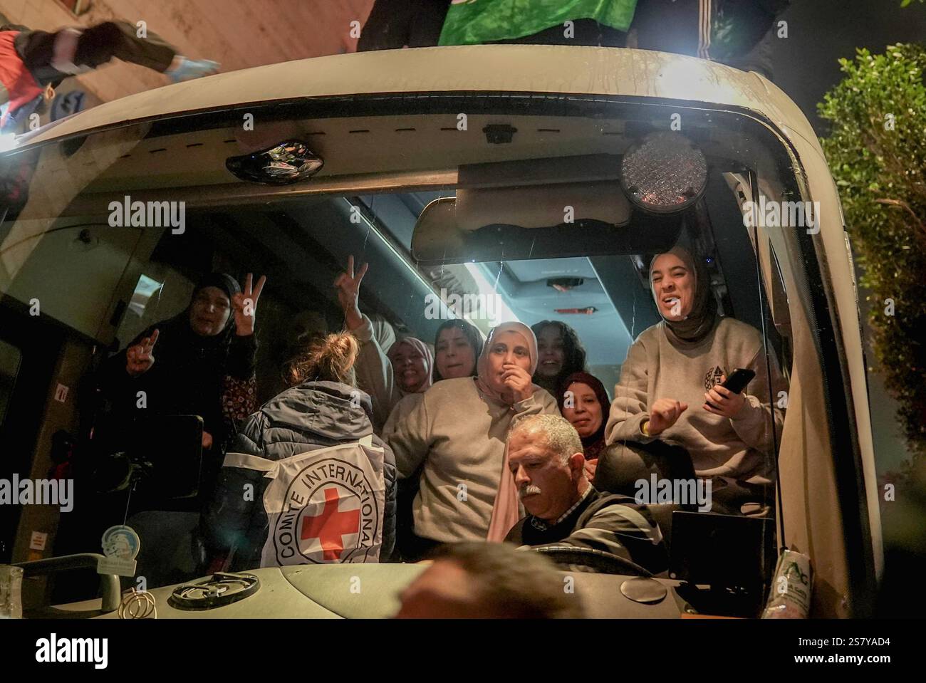 Beitunia, Gaza. 20th Jan, 2025. Palestinian prisoners (back) flash the ...