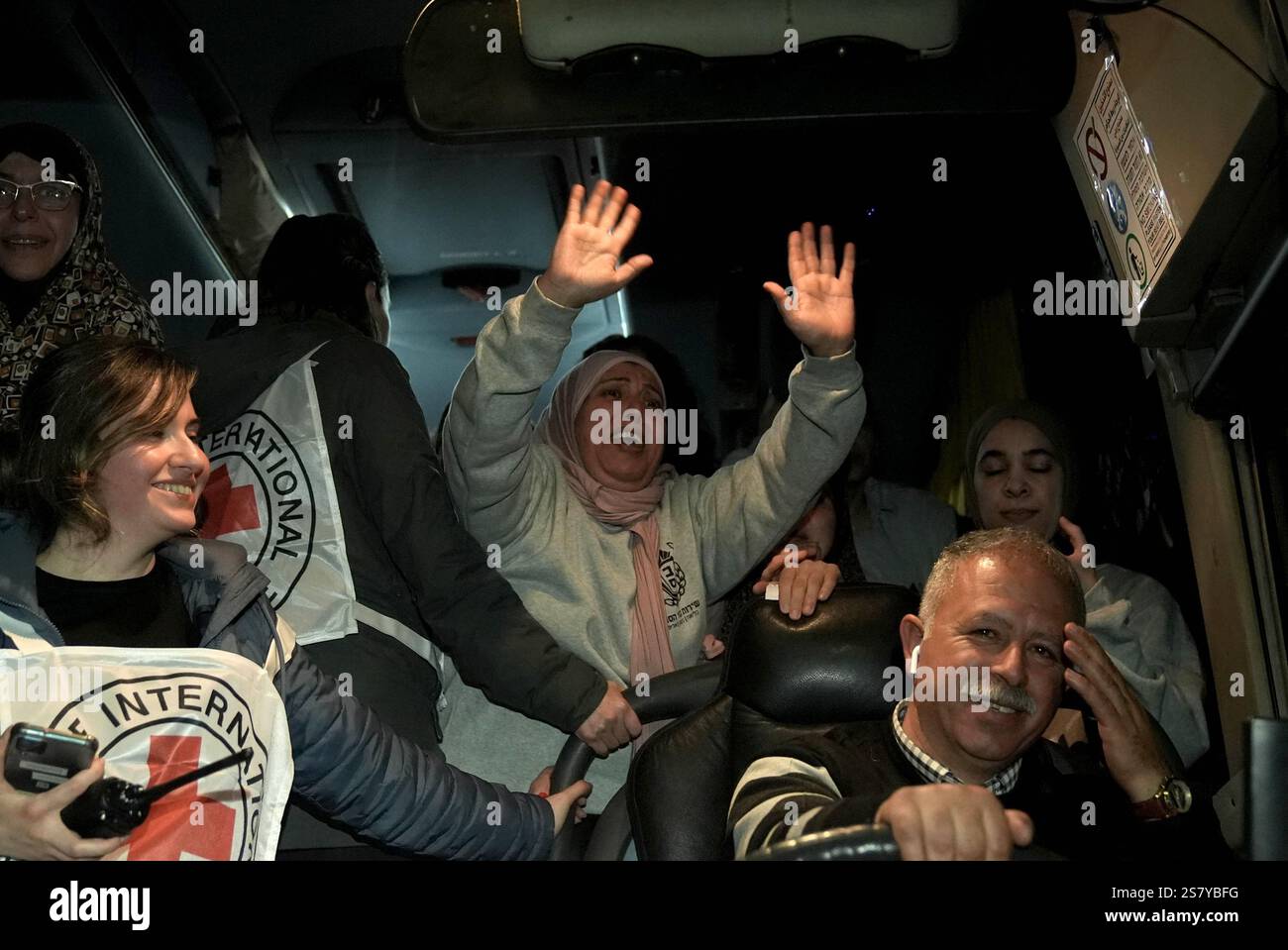 Beitunia, Gaza. 20th Jan, 2025. A Palestinian prisoner waves upon her ...