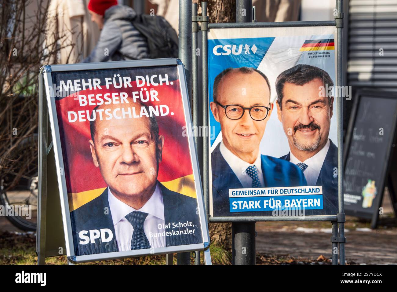 Olaf Scholz, SPD, Friedrich Merz, CDU, Markus Söder, CSU, Wahlplakate ...