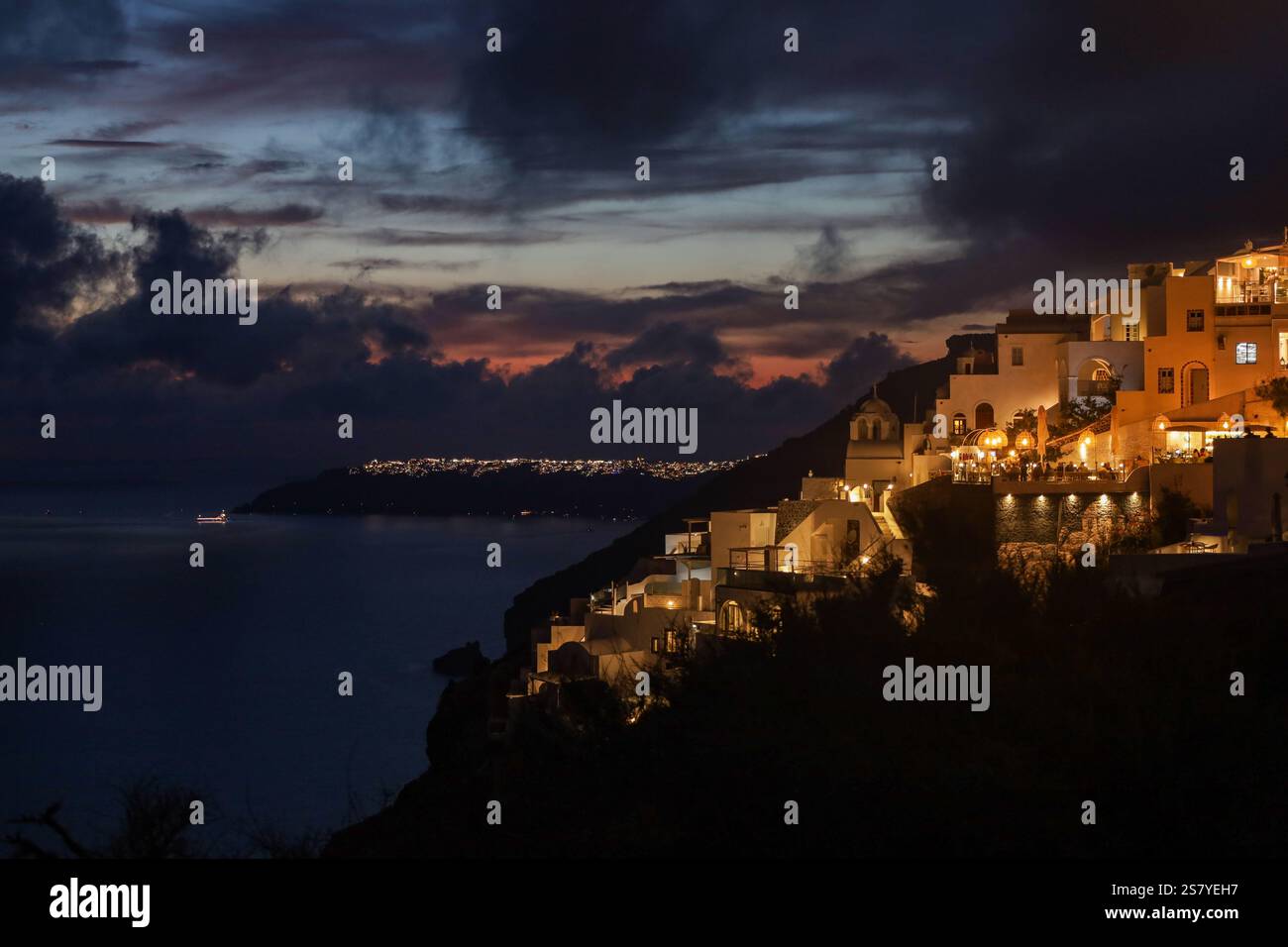 Santorini iconic view hi-res stock photography and images - Alamy