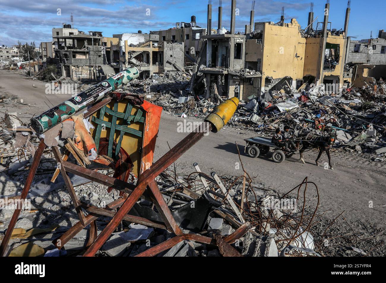 Rafah, Palestinian Territories. 20th Jan, 2025. Displaced Palestinians ...