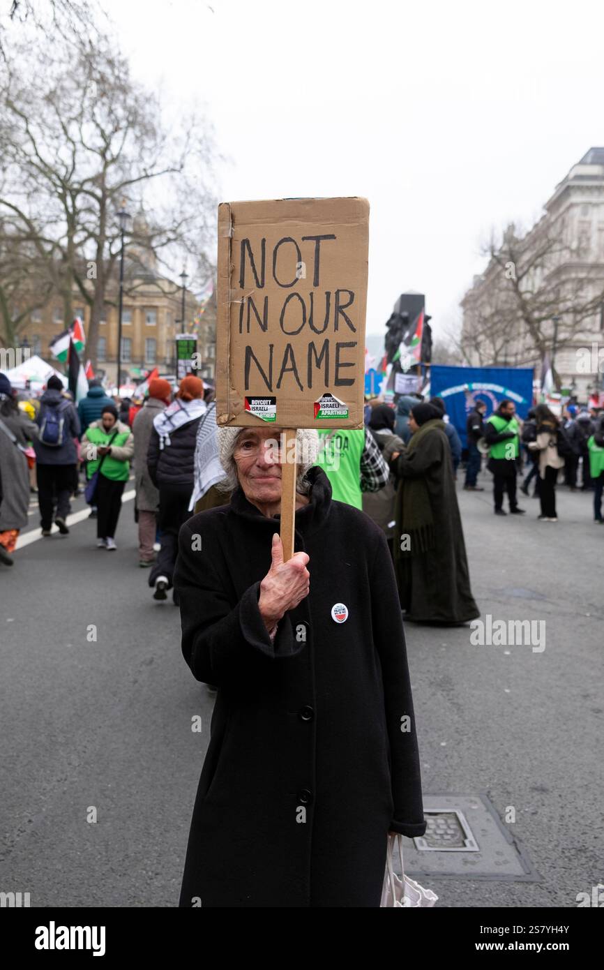 Woman holding pro israel placard sign signs hi-res stock photography ...