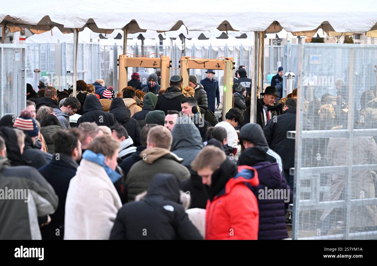 People head to the live broadcast venue for the inauguration of ...