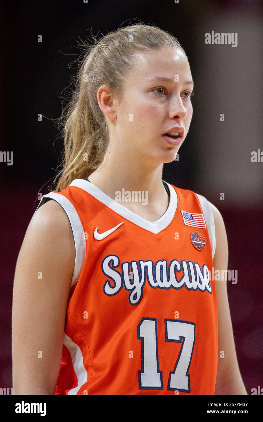 CHESTNUT HILL, MA - JANUARY 19: Syracuse Orange guard Madeline Potts ...