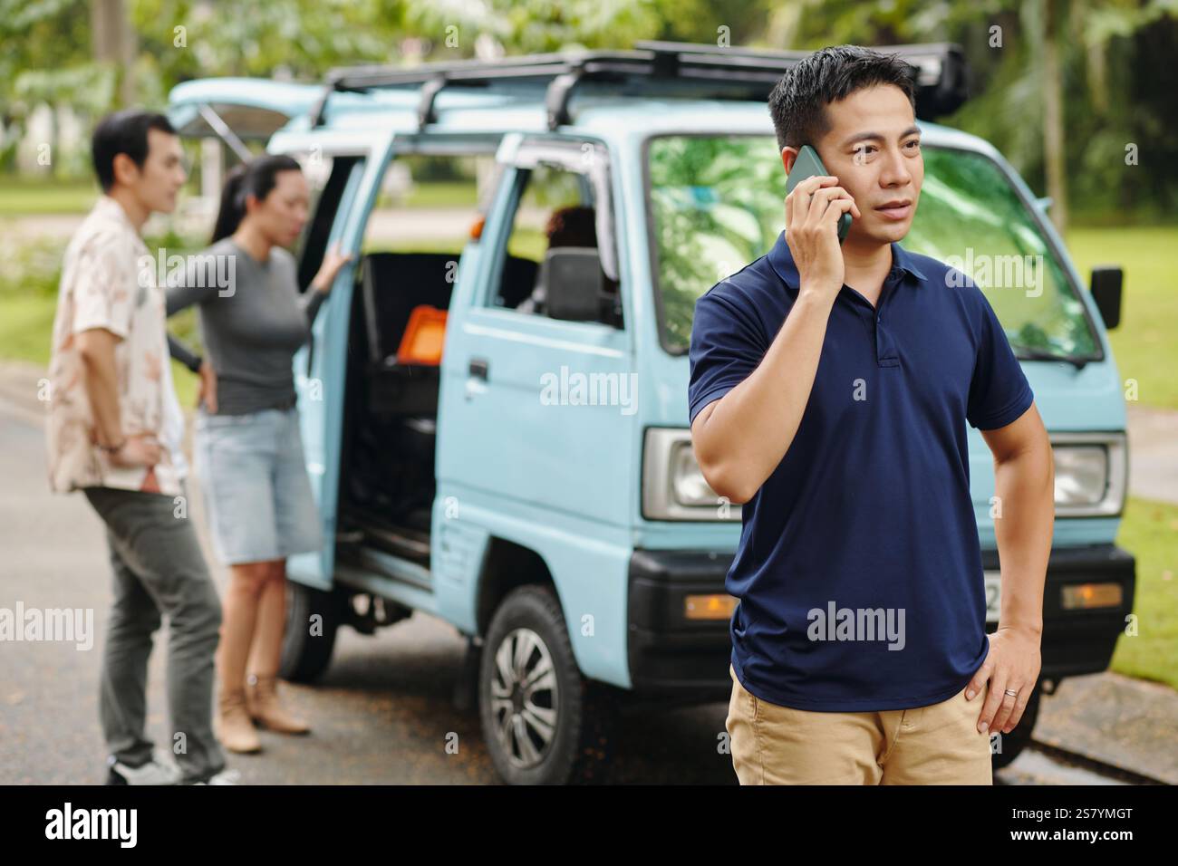 People Having Problems On Road Stock Photo - Alamy