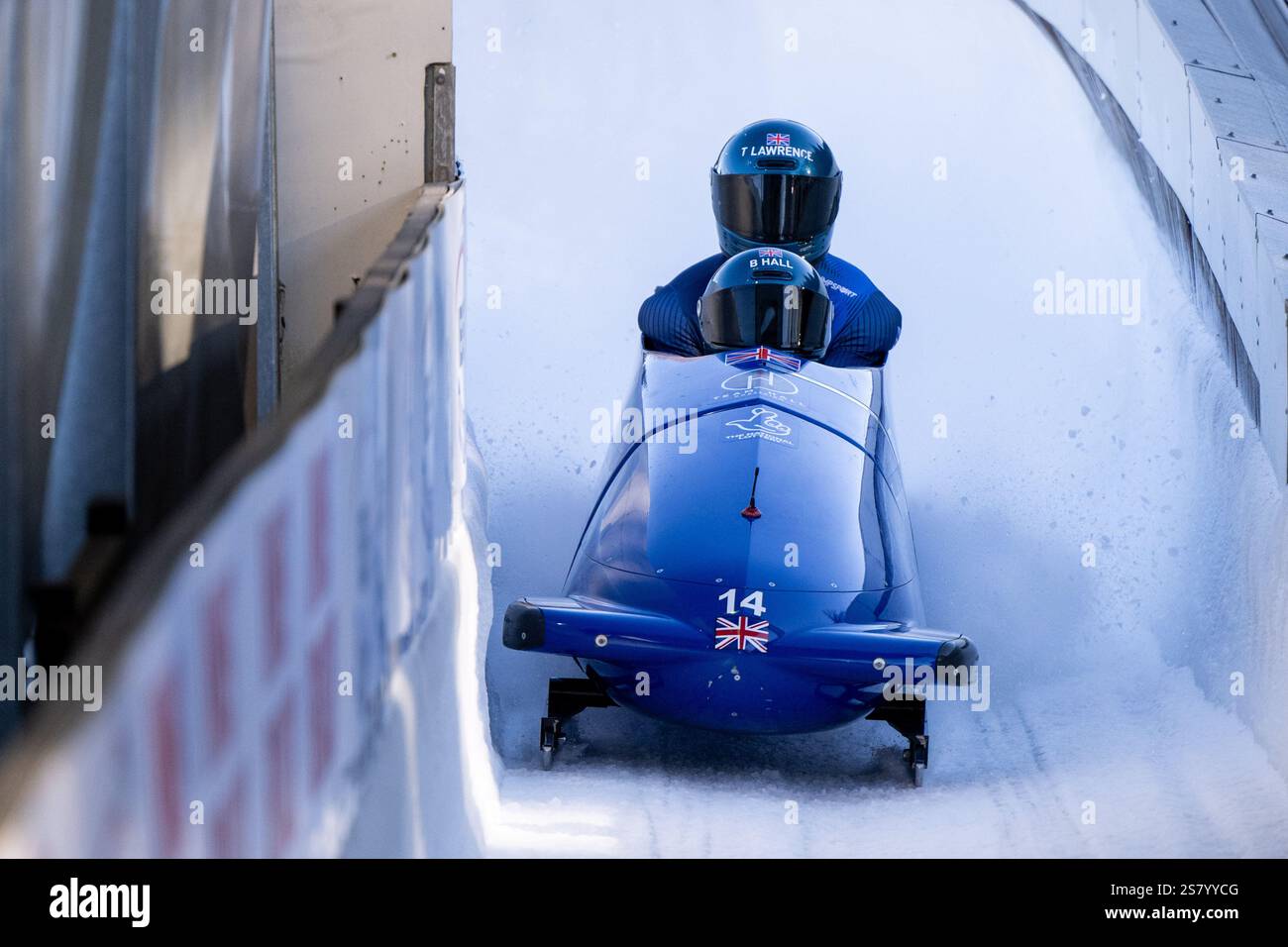 Brad Hall, Taylor Lawrence (Großbritannien) im Ziel, AUT, IBSF Bob ...