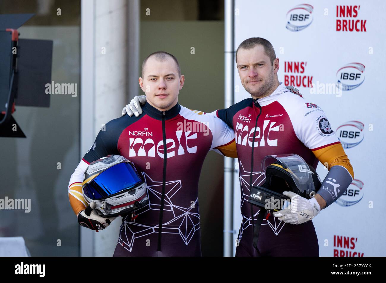 Jekabs Kalenda, Matiss Miknis (Lettland) in der Leaders Box, AUT, IBSF Bob Weltcup Innsbruck ...