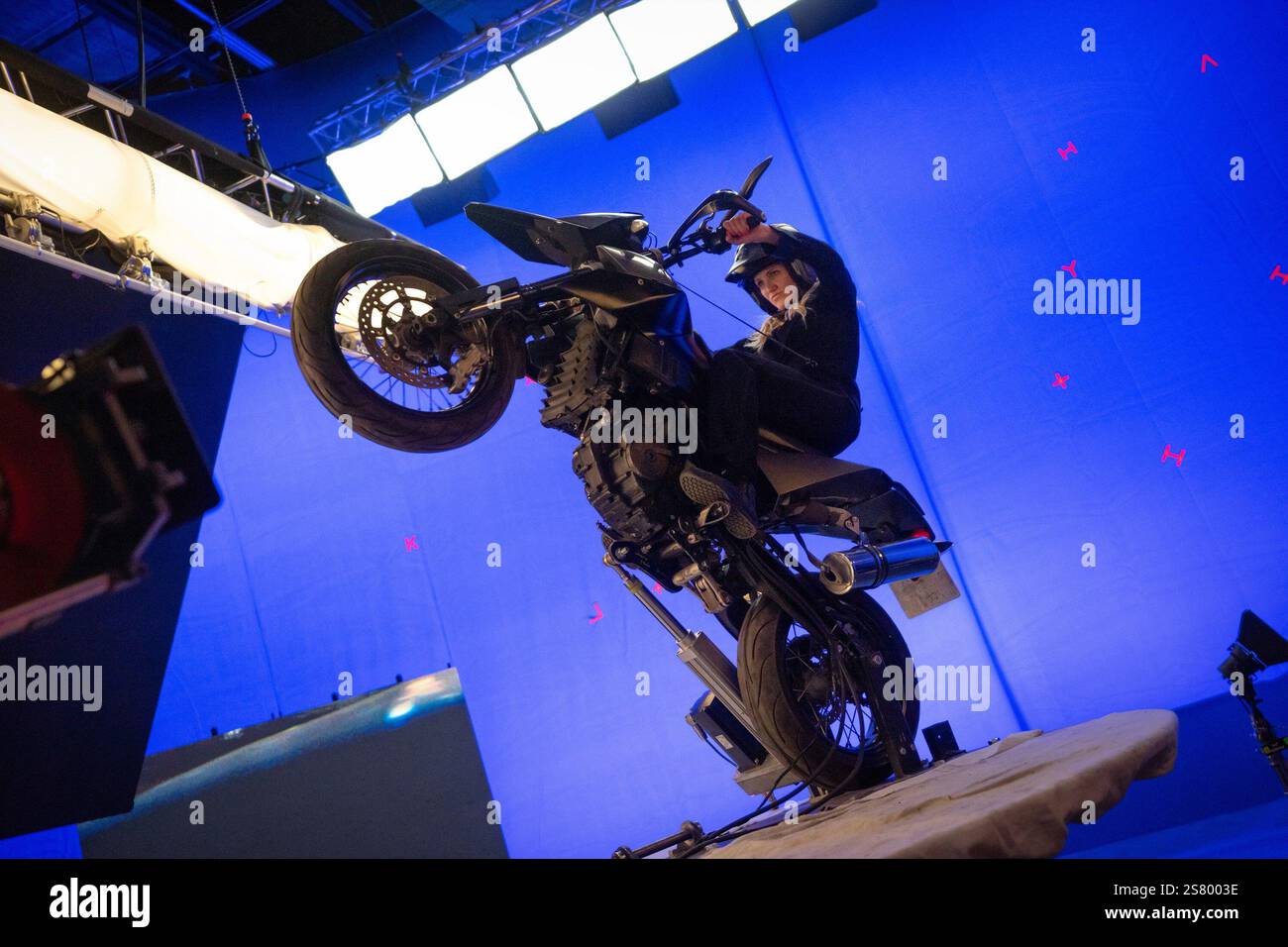 BACK IN ACTION, Cameron Diaz, on set, 2025. ph: John Wilson /© Netflix ...