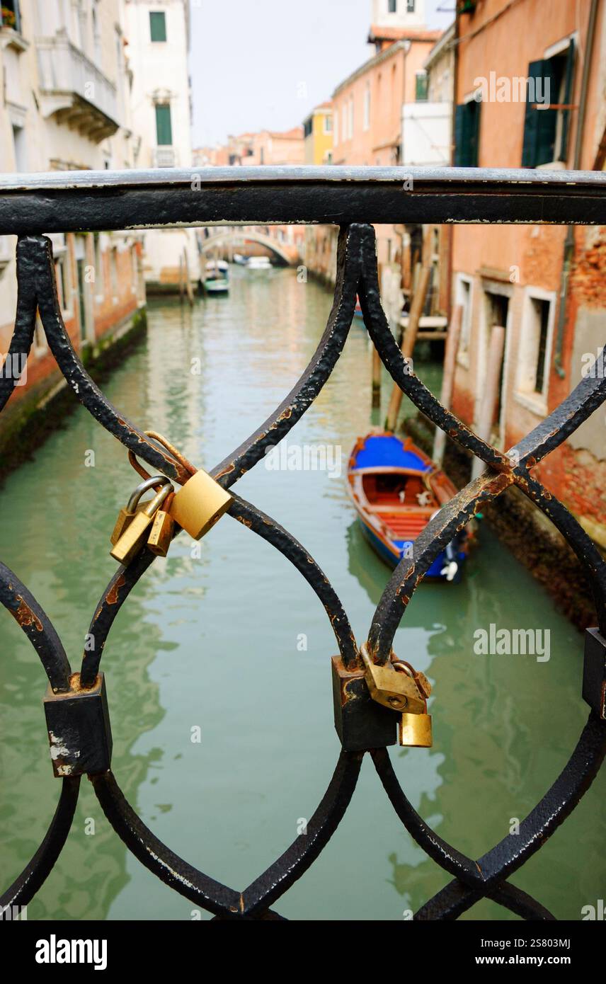 Romantic Venice. Love locks attached to bridge in Venice, Italy ...