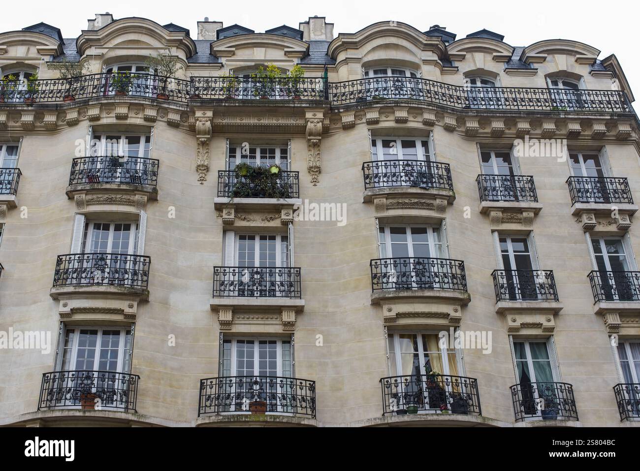Haussmannian hi-res stock photography and images - Alamy