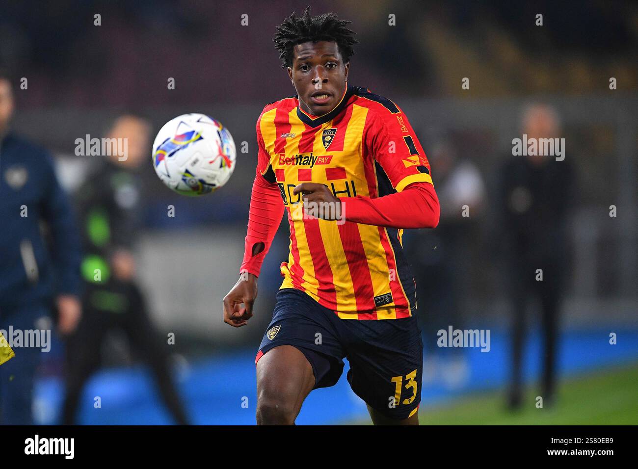 Lecce, Italia. 29th Oct, 2024. Lecce's defensive winger Patrick Dorgu ...