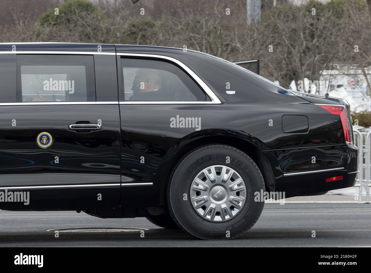 The motorcade with President Joe Biden and President-elect Donald Trump ...
