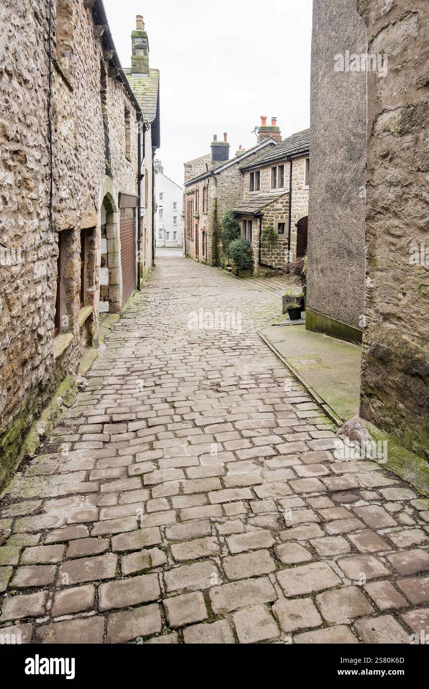 Castle Hill, a narrow cobbled street in the market town of Settle ...