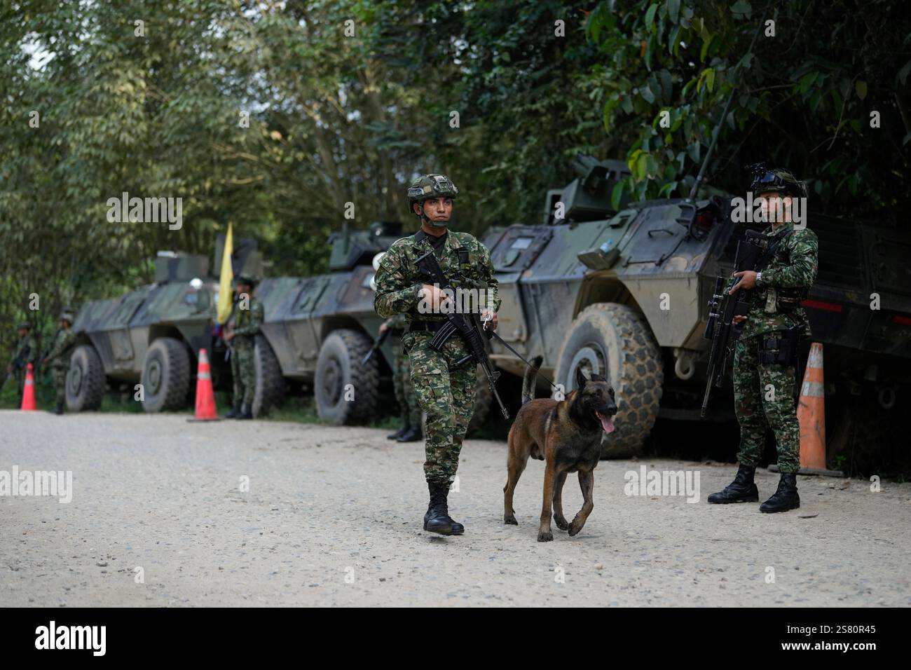 Soldiers patrol a road in Tibu in Colombia's northeastern Catatumbo ...