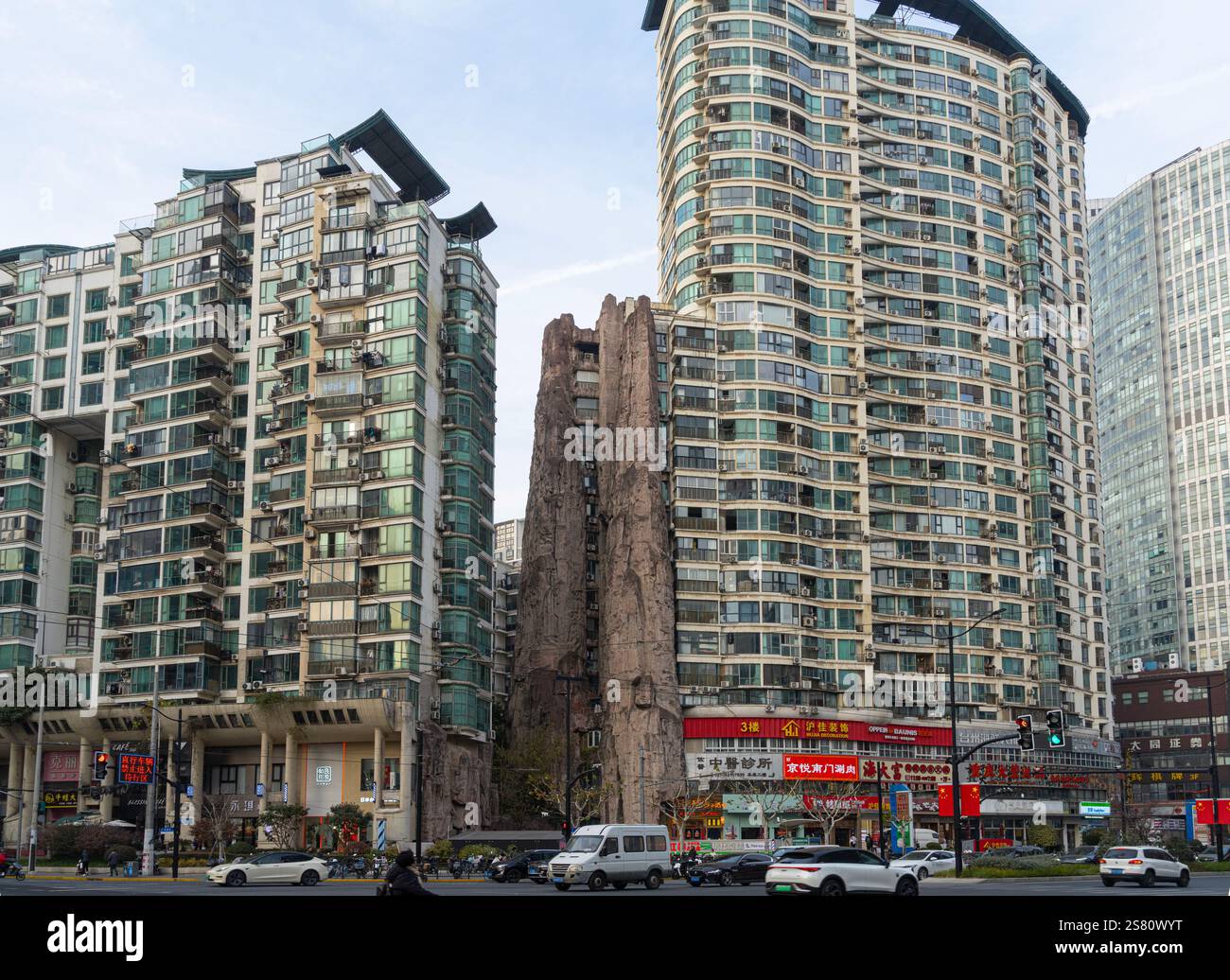 Shanghai city skyline on hi-res stock photography and images - Alamy