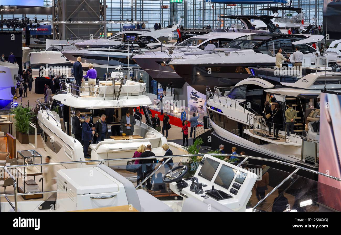 Duesseldorf, Nordrhein-Westfalen, Deutschland - Luxusyachten auf der ...