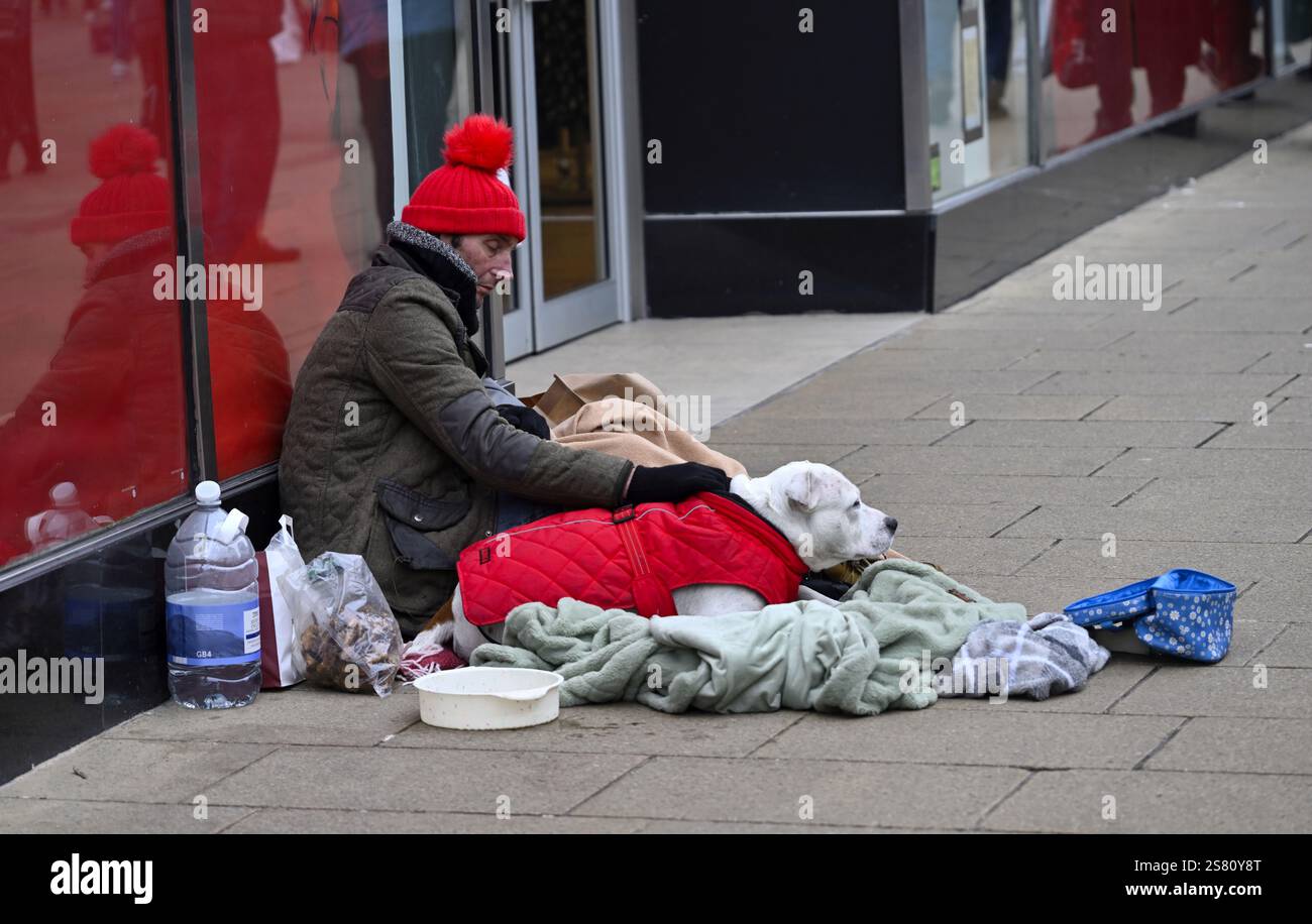 Homeless money hat uk hi-res stock photography and images - Alamy