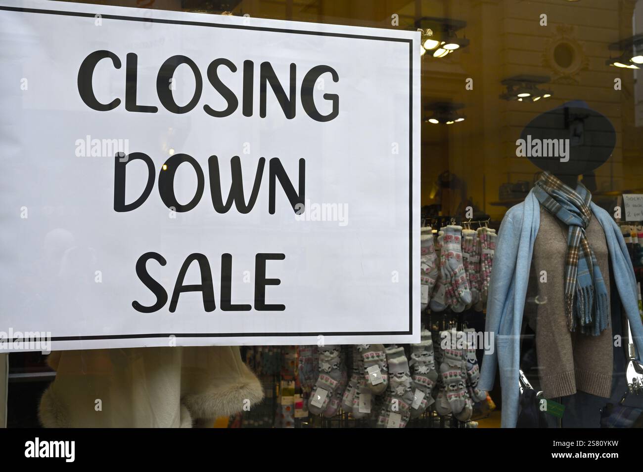 Closing Down sign on shopfront window of store, England Stock Photo - Alamy