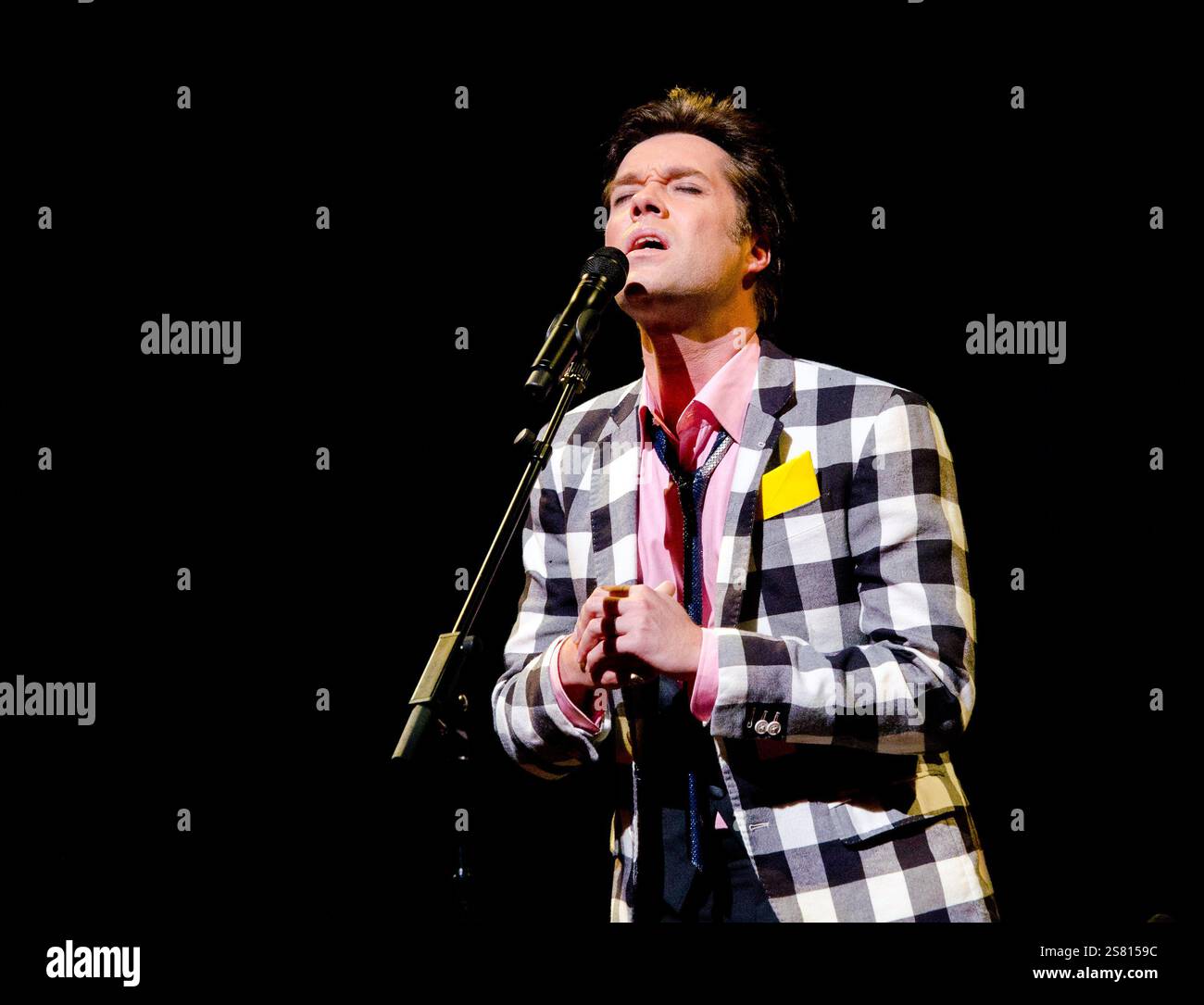 Rufus Wainwright in HOUSE OF RUFUS - RUFUS DOES JUDY! at the Royal ...