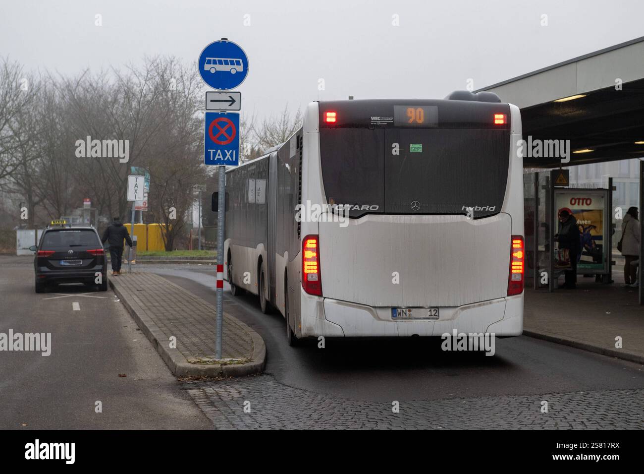 Baden-Wuerttemberg Feature, Symbol Linienbus an Busbahnhof Stuttgart ...