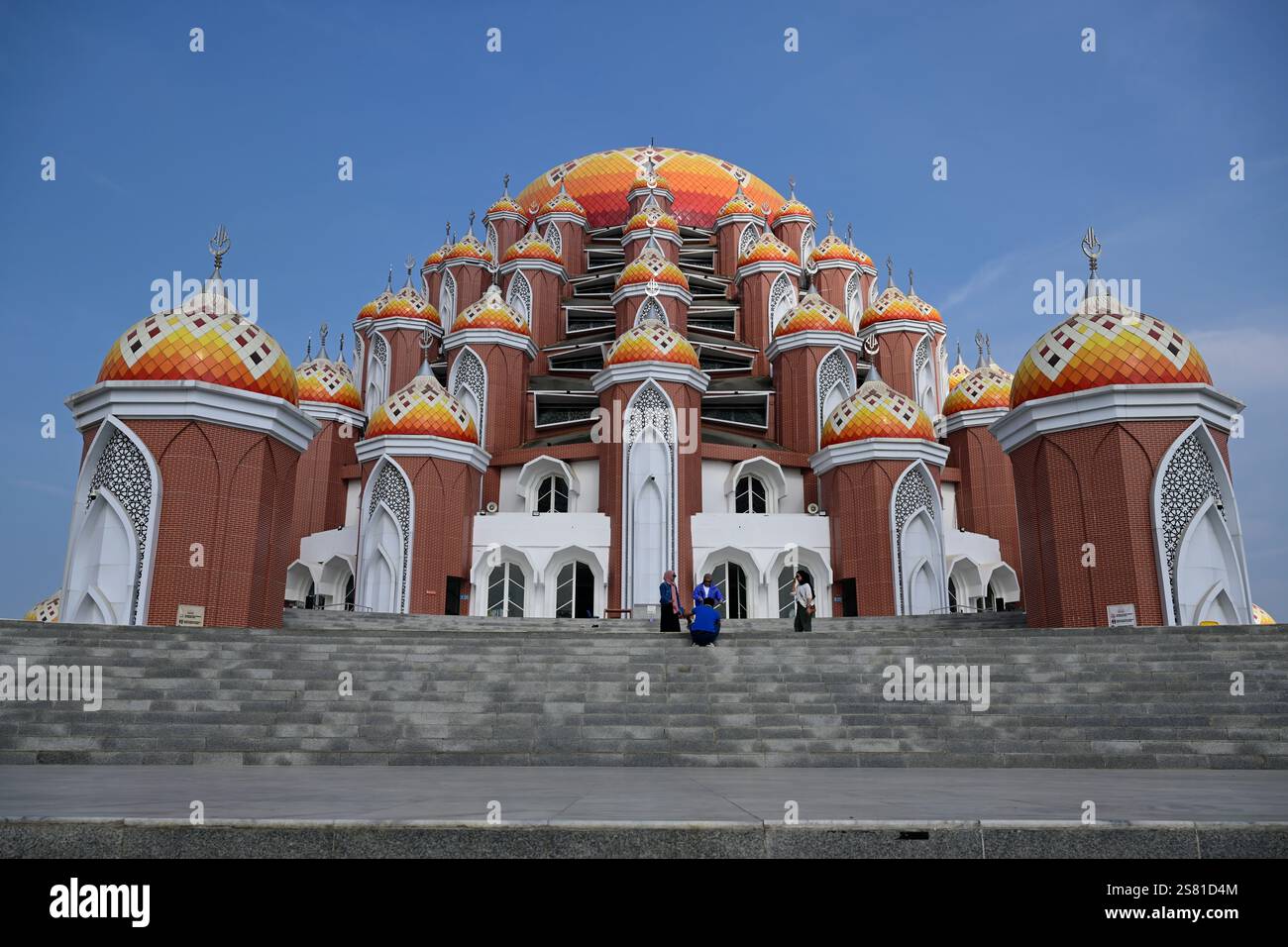 The 99 Dome Mosque (Masjid 99 kubah) in Losari beach,Makassar,Sulawesi ...