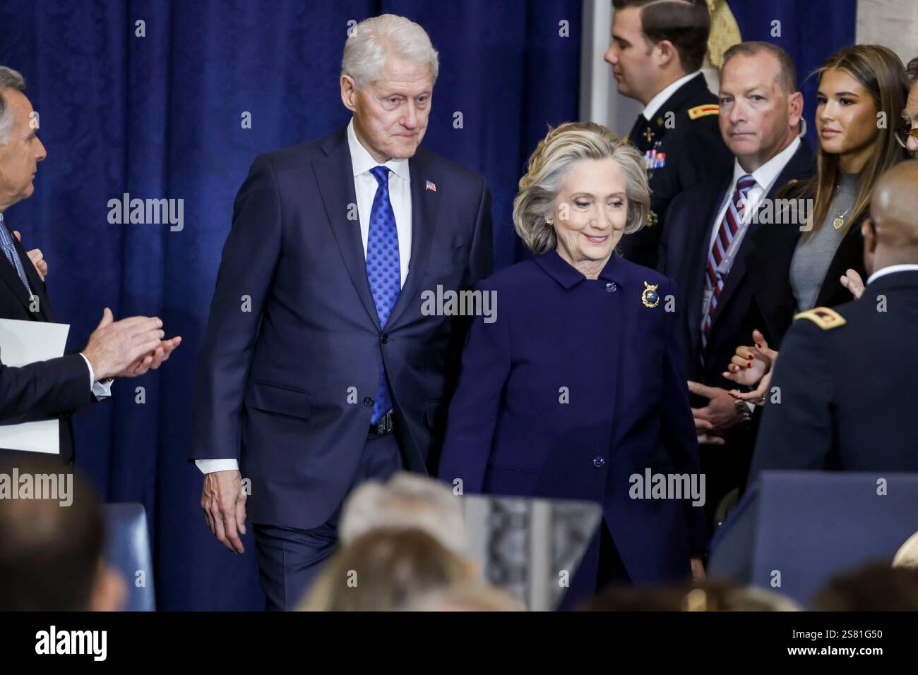 Former President Bill Clinton (L) and former US Secretary of State ...