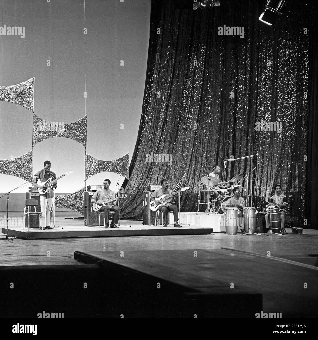 Die Band, die mit der legendären südafrikanischen Sängerin ...