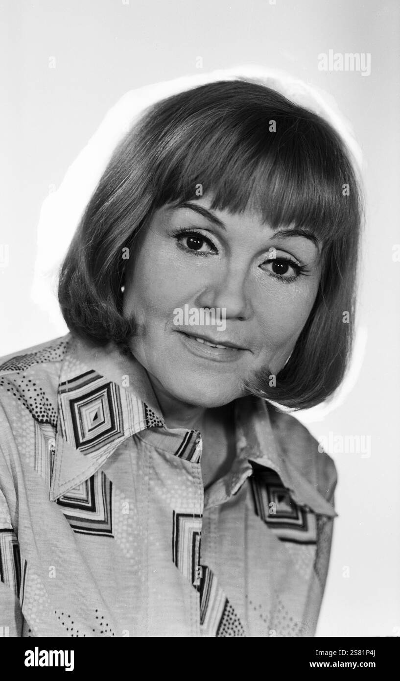 Die deutsche Schauspielerin, Sängerin und Brecht-Interpretin Gisela May im Porträt bei einem ...