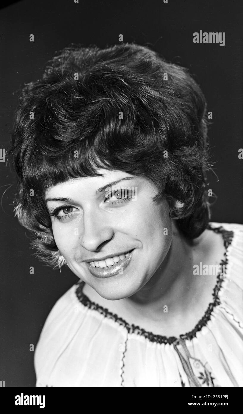 Die deutsche Sängerin und Moderatorin Ingrid Raack im Porträt beim ...