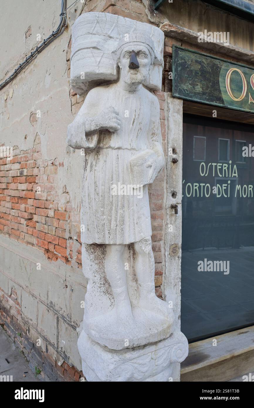 Antonio Rioba Mastelli mit seiner eisernen Nase, Statuen der Brüder ...