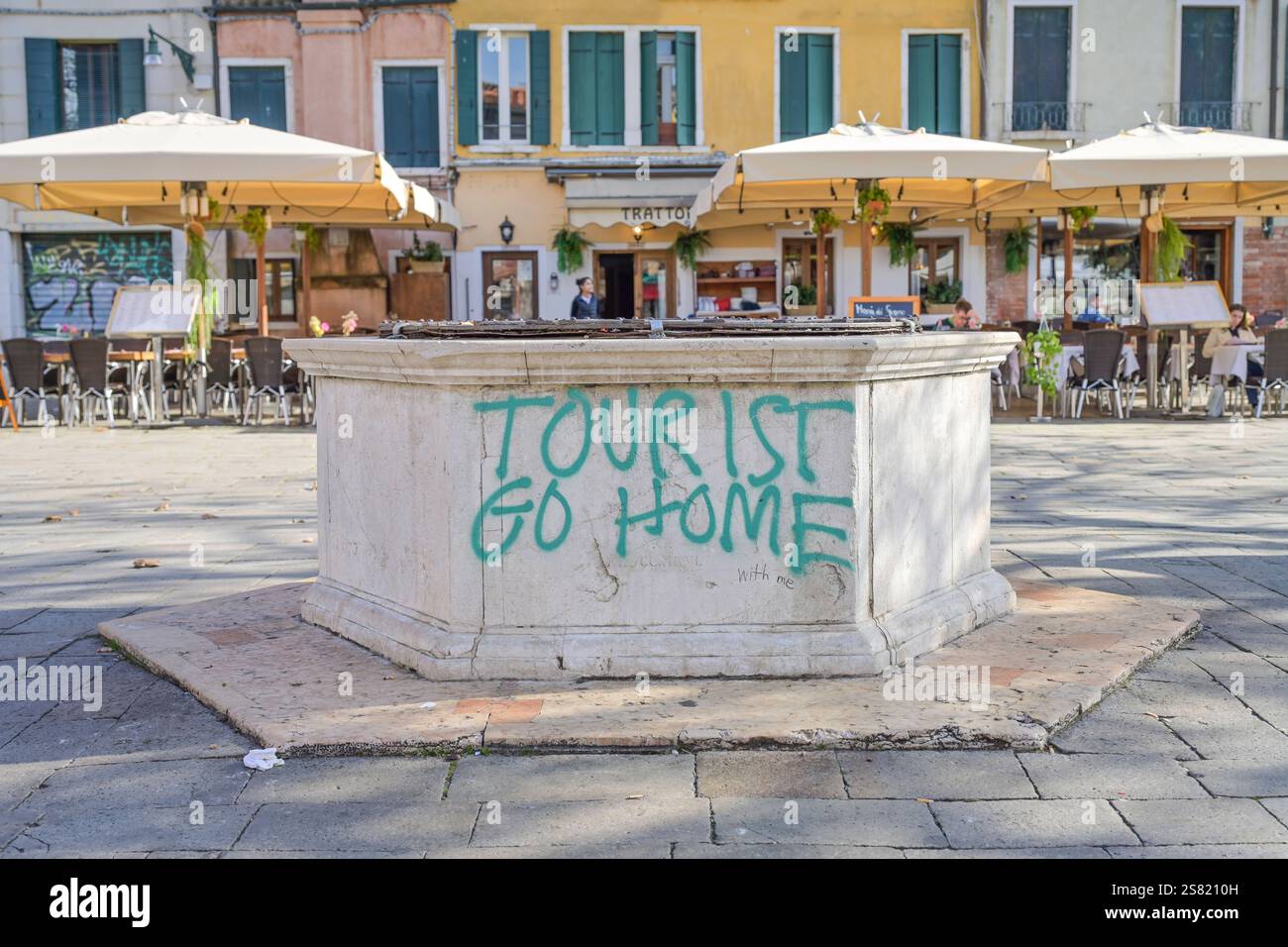 Protest, Graffiti gegen Touristen, Campo Santa Margherita, Venedig ...