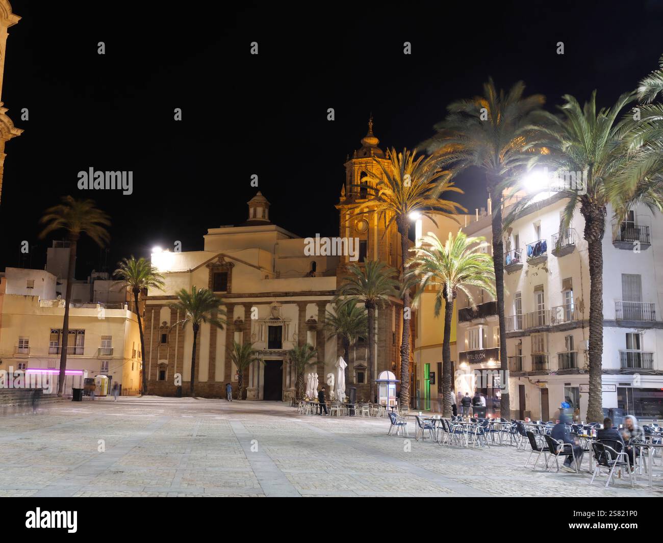 Night view of Catedral de Cadiz, the Cathedral of the Holy Cross over ...