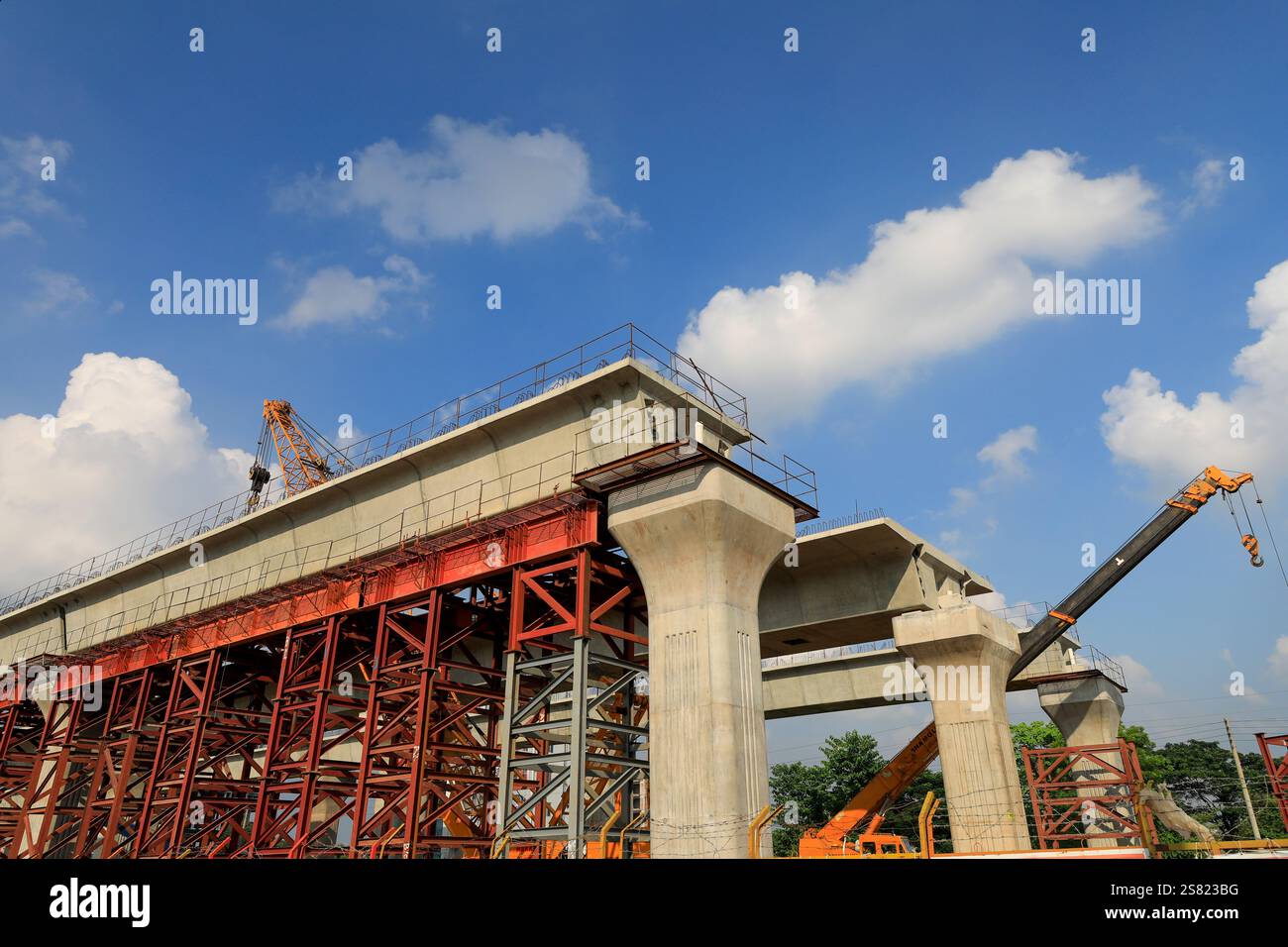 Construction of the Dhaka Metro Rail in Uttara, Dhaka, Bangladesh Stock Photo - Alamy