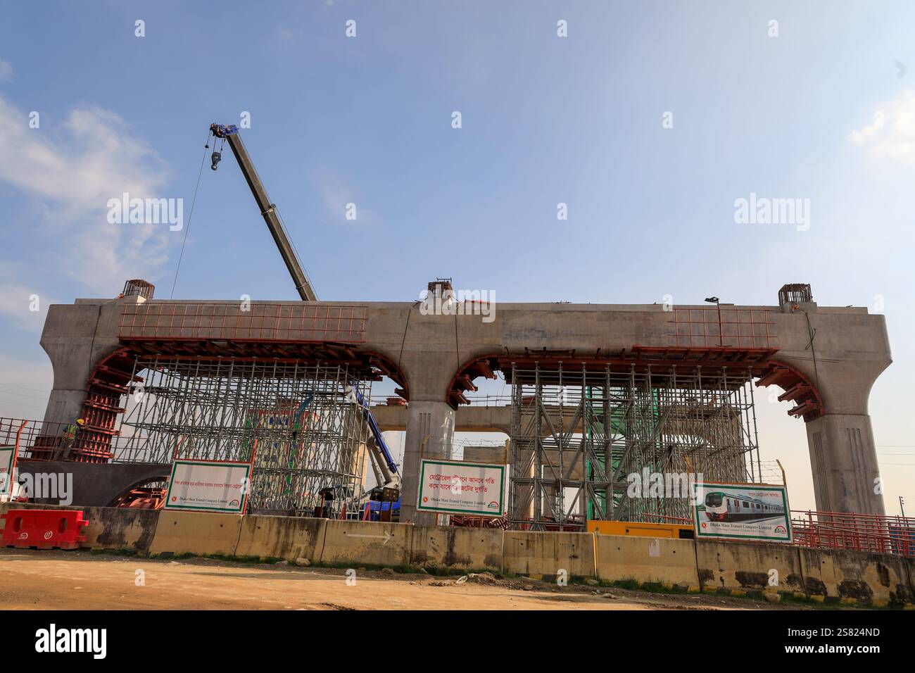 Construction of the Dhaka Metro Rail in Uttara, Dhaka, Bangladesh Stock Photo - Alamy
