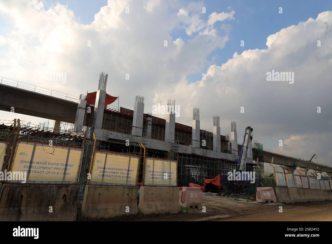 Construction of the Dhaka Metro Rail in Uttara, Dhaka, Bangladesh Stock Photo - Alamy